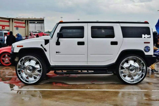 Hummer H2 On 32's - Big Rims - Custom Wheels