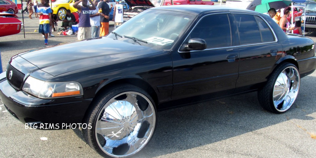 Mercury Marauder On Rockstarr Wheels - Big Rims - Custom Wheels