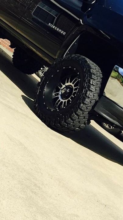 Brand New 20 Inch Xd Series Rims On 20x12.50 Gladiator... - Big Rims ...
