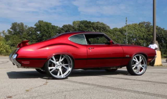 Gorgeous 72 Oldsmobile Cutlass 442 on 26 inch Forgiatos (HD Video ...